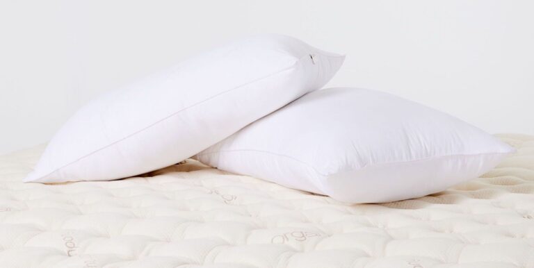 How to Fluff a Pillow: Step-by-Step Instructions | Saatva
