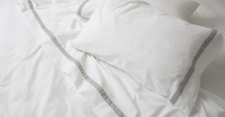 Banded Percale Cotton Sheets & Pillowcase Set | Saatva